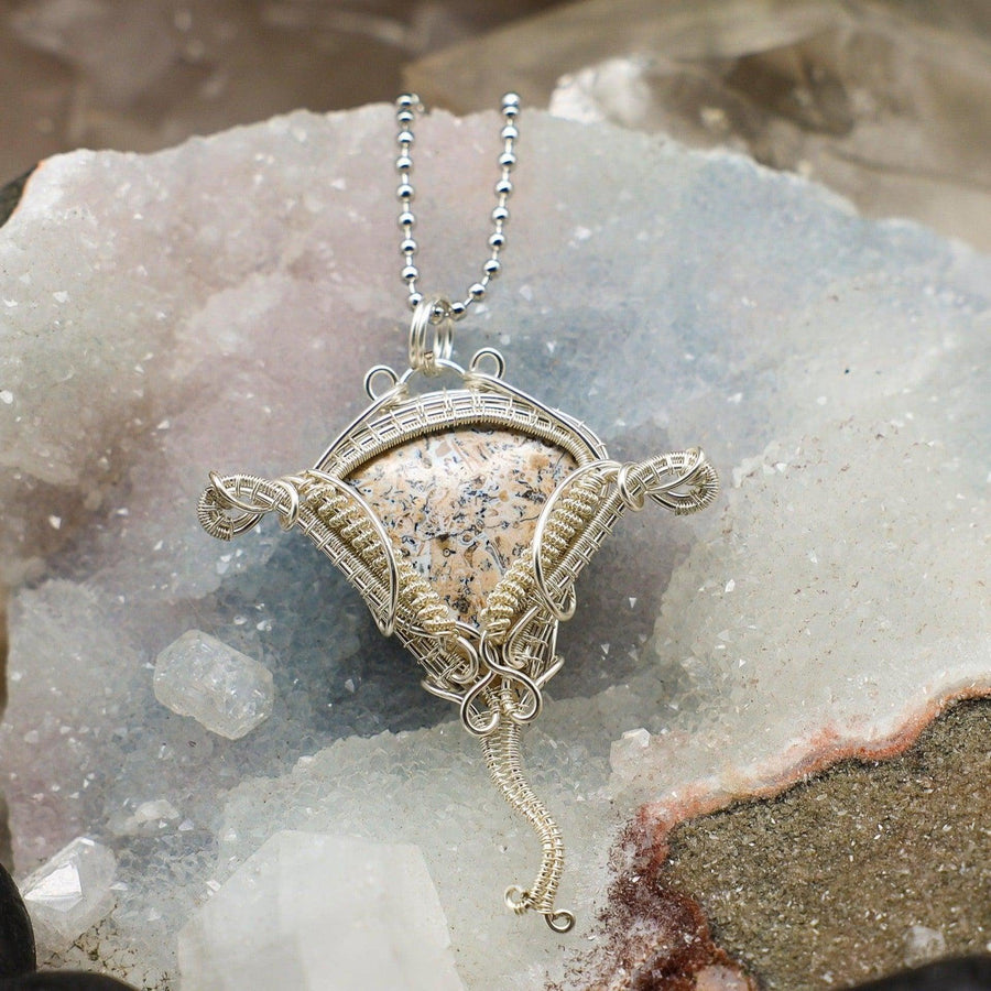 Rutilated Quartz Meaning, Healing Properties & Uses